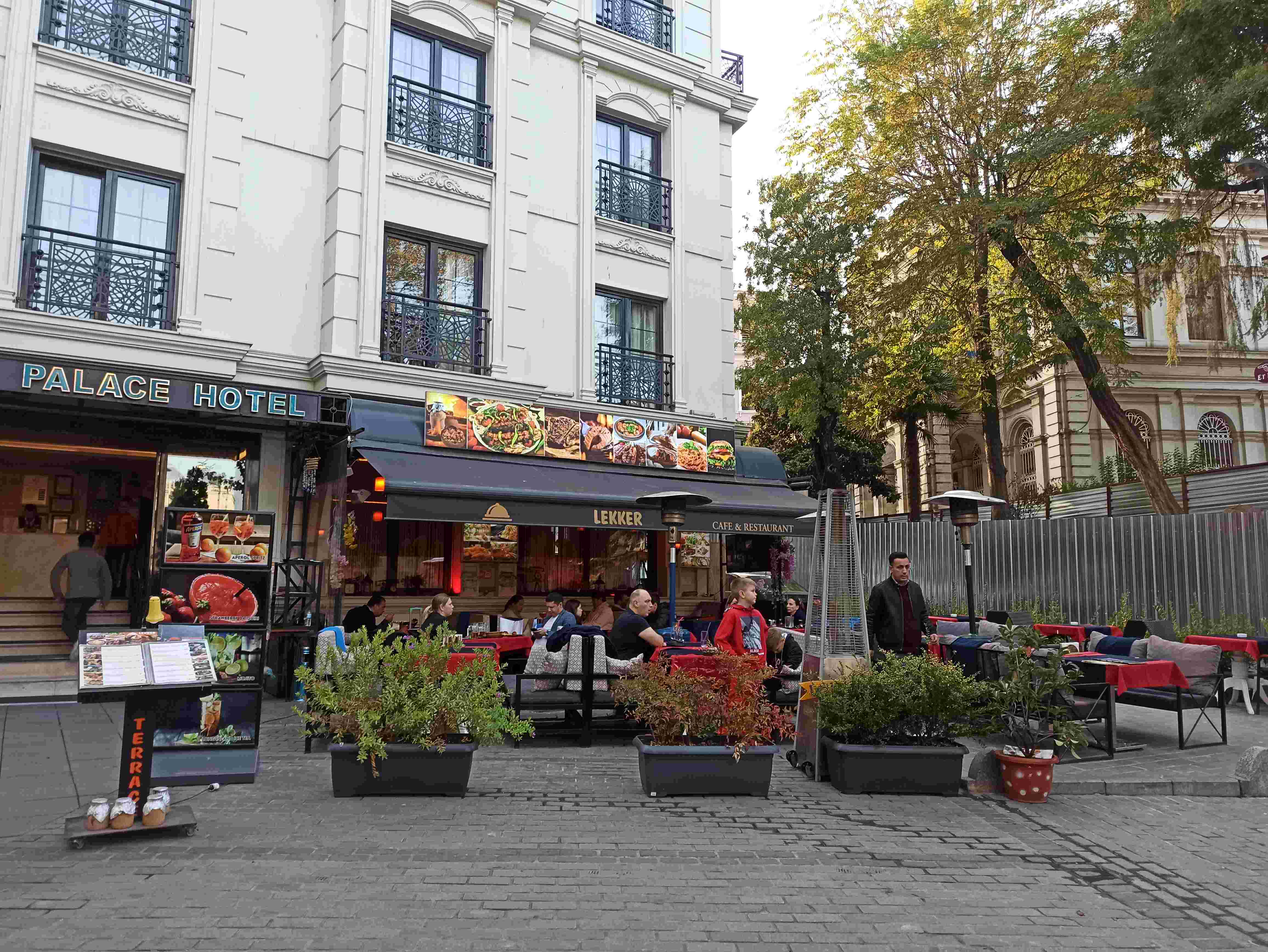 Lekker Cafe Restaurant yeri ve telefon numarası.Alemdar, İstanbul ...