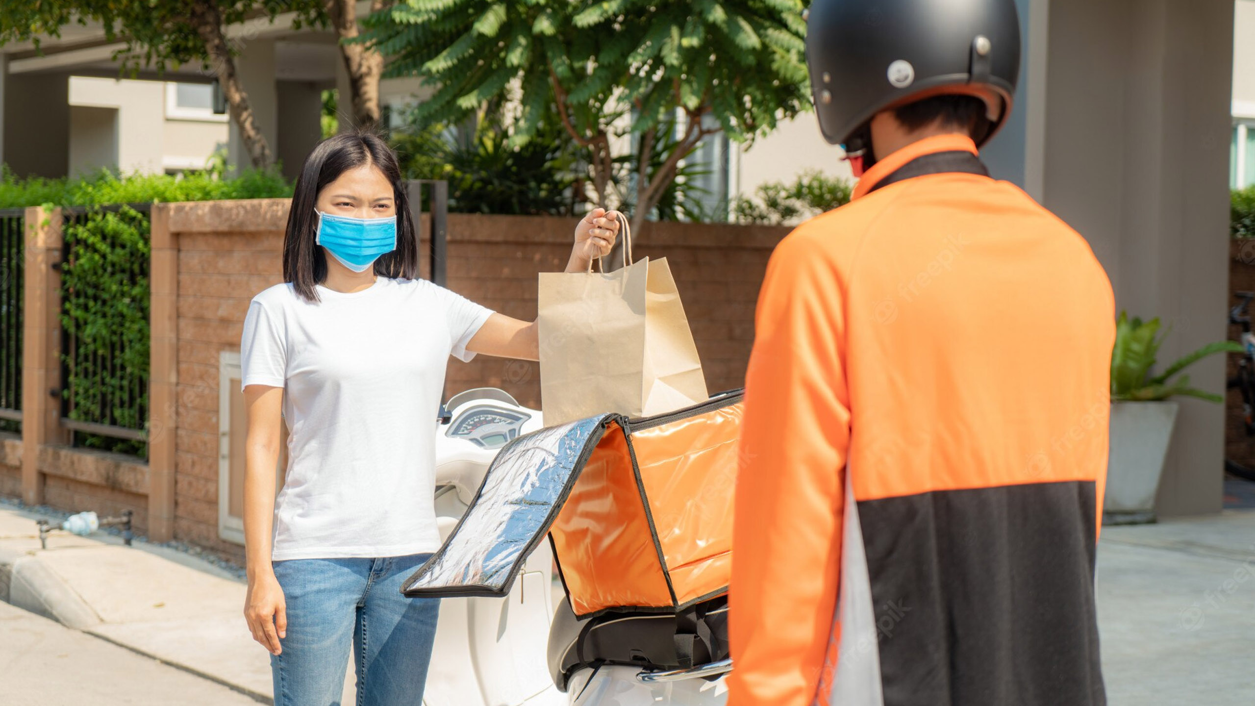 How To Start A Self-Delivery Service Effectively？