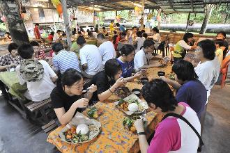 Rumah Rehat Adeline (Adeline's Rest House), Restaurant, Gopeng ...