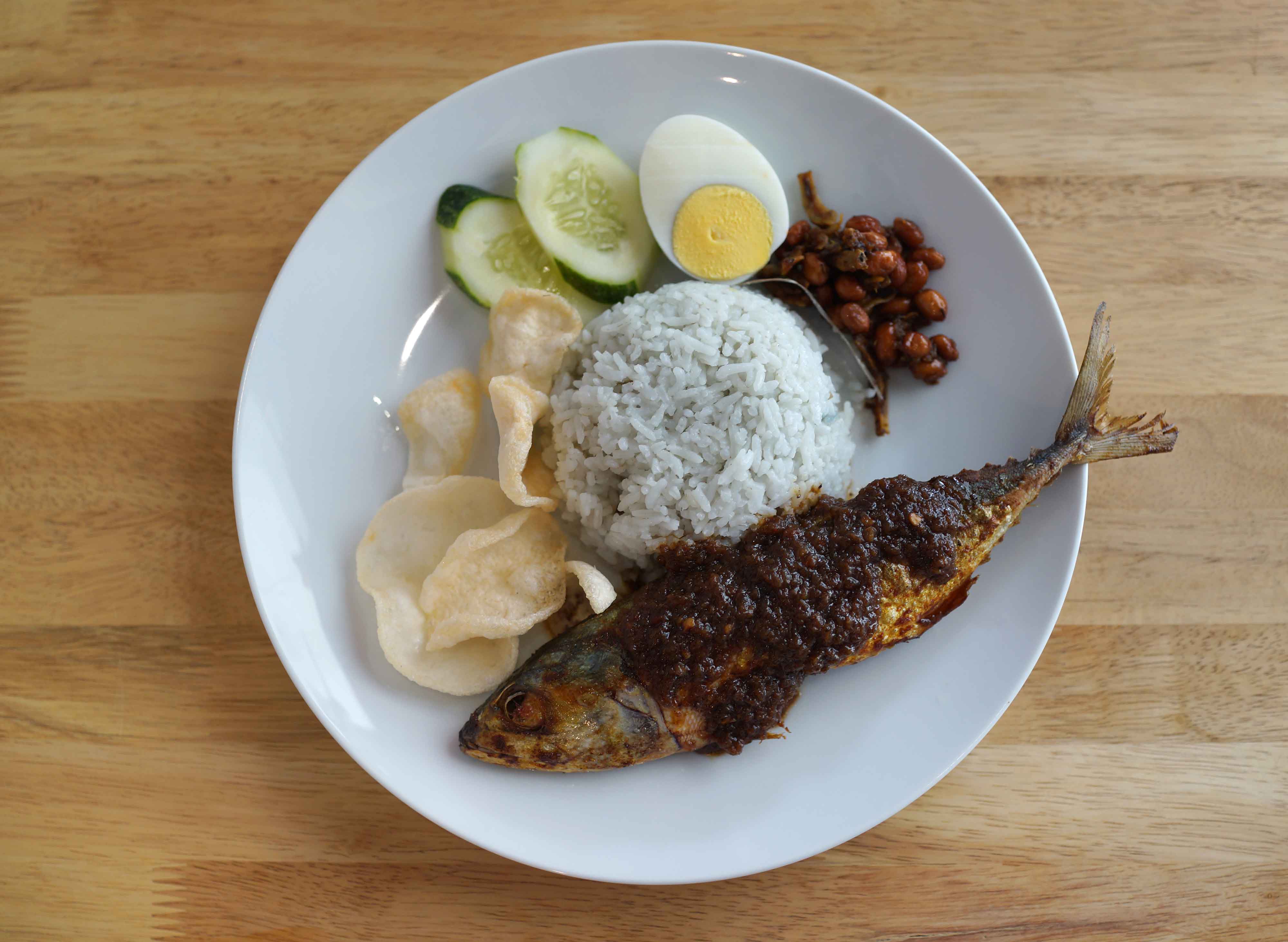 NASI LEMAK & NASI CAMPUR ANEKA LAUK, Chicken, Kajang | YummyAdvisor