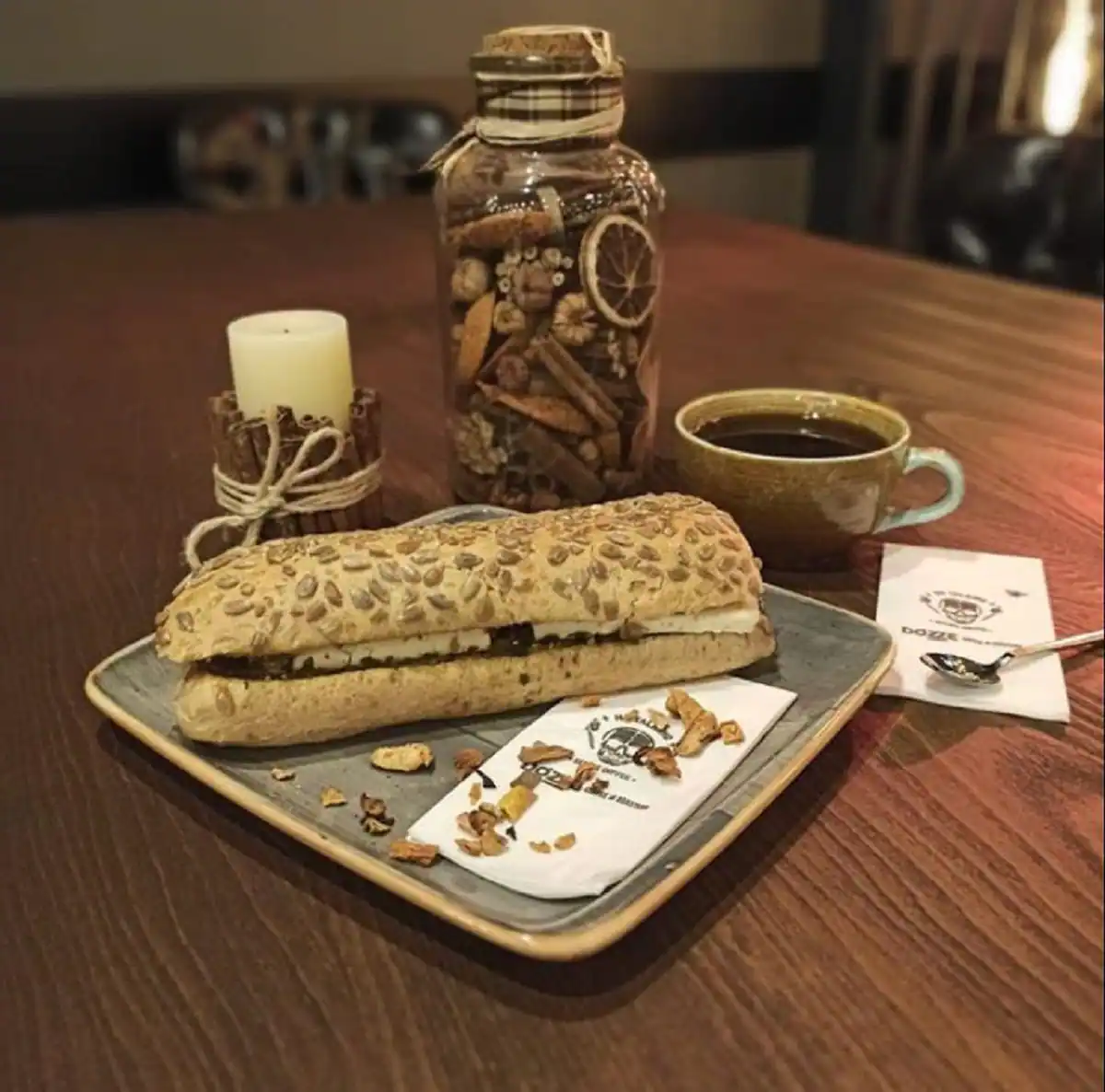 Dozze Coffee Roastery fotoğraflar. Bağlarbaşı, İstanbul yerleri ...