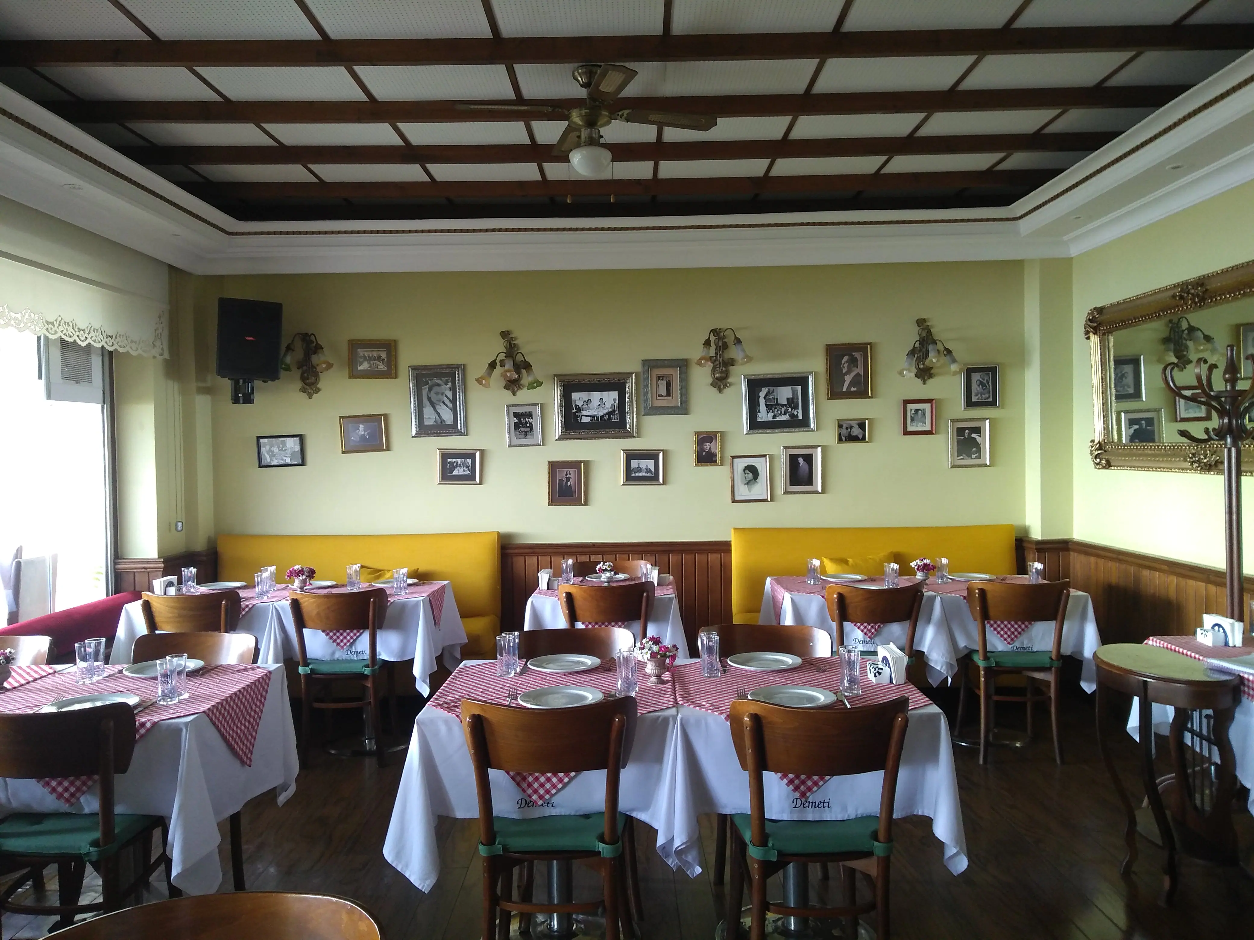 Demeti Meyhanesi menü fiyatları 2022-2023.Cihangir, İstanbul Bar ...