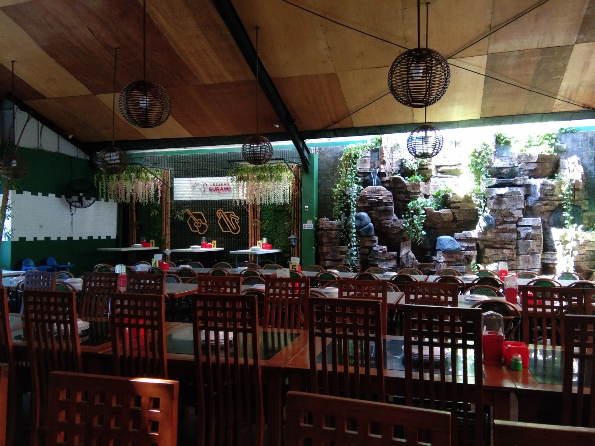 Lesehan Gurame Masakan Kampung Sunda And Jawa Terdekat Restoran Dan Tempat Makan Seafood