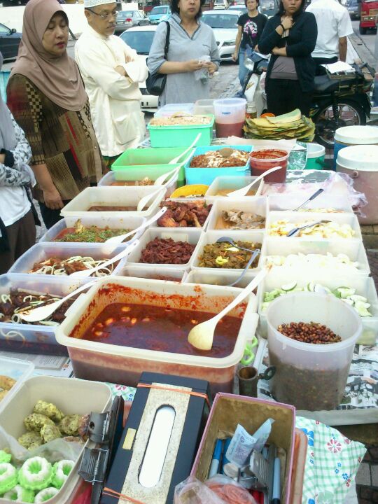Gerai Kuih Dan Sarapan Pagi Depan Kfc Ttdi, Restaurant, Kuala Lumpur ...