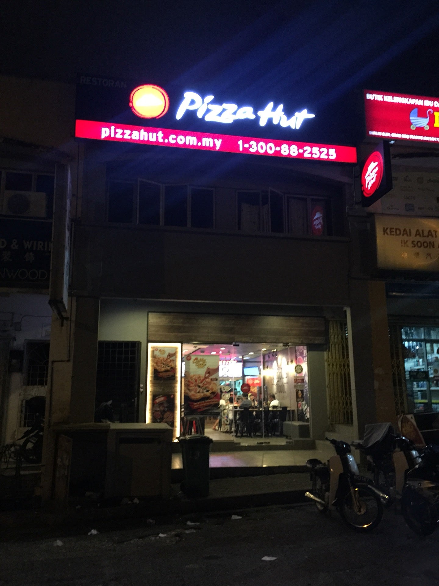 PHD Pizza Hut Delivery menu and price 2022-2023 | YummyAdvisor