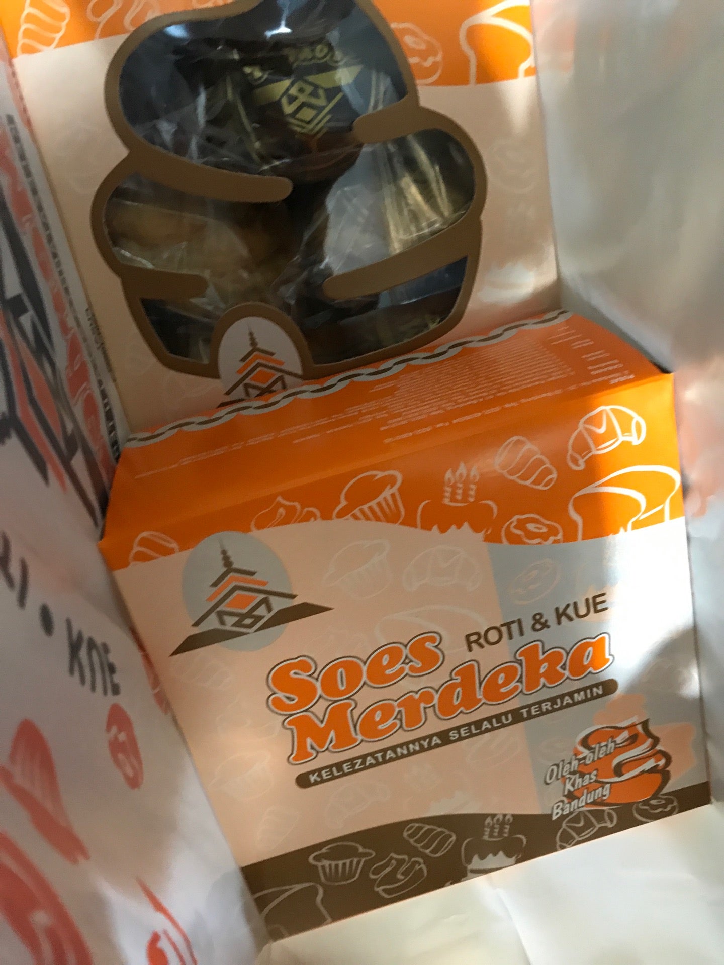 Soes Merdeka terdekat - Restoran dan Tempat Makan Bakery terdekat di ...