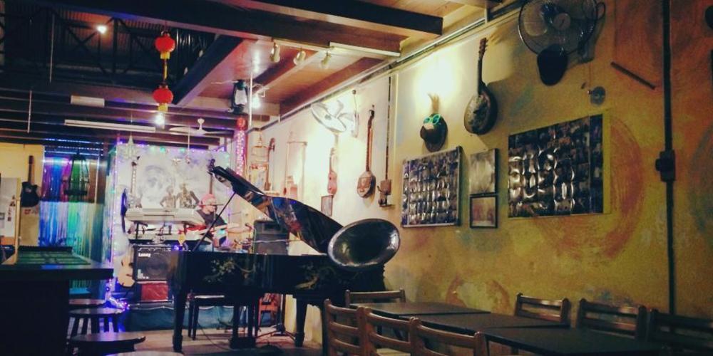 Me & Mrs Jones Cafe, Bar, Melaka | YummyAdvisor