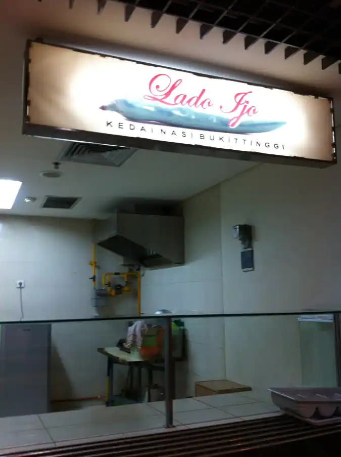 Harga menu Lado Ijo terbaru 2022-2023 di Sampoerna Strategic Square ...